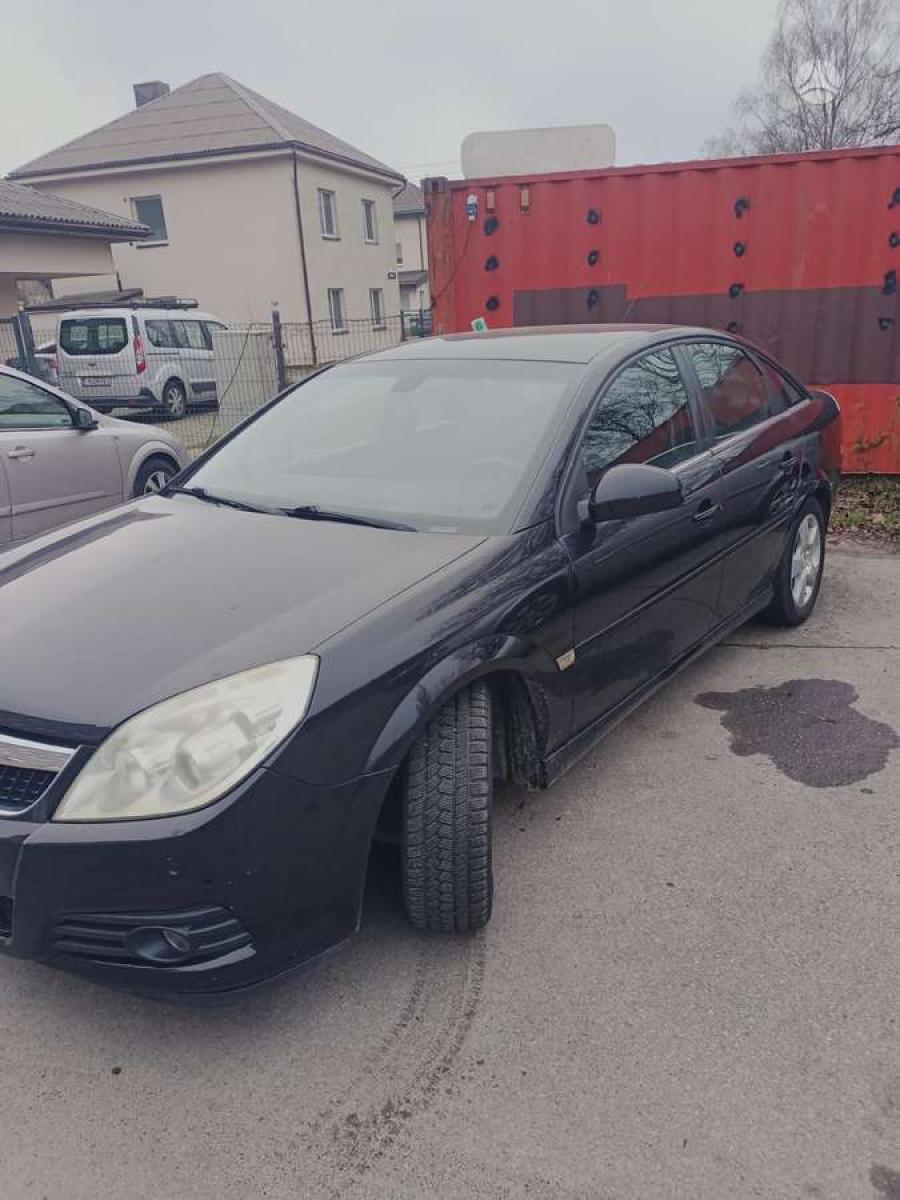 Black Opel Vectra 2005 in Klaipeda, with an engine capacity of 1.91 L and mileage of 287 thousand km for 1000 €, photo 4 on AUTOMOTO.COM.LV