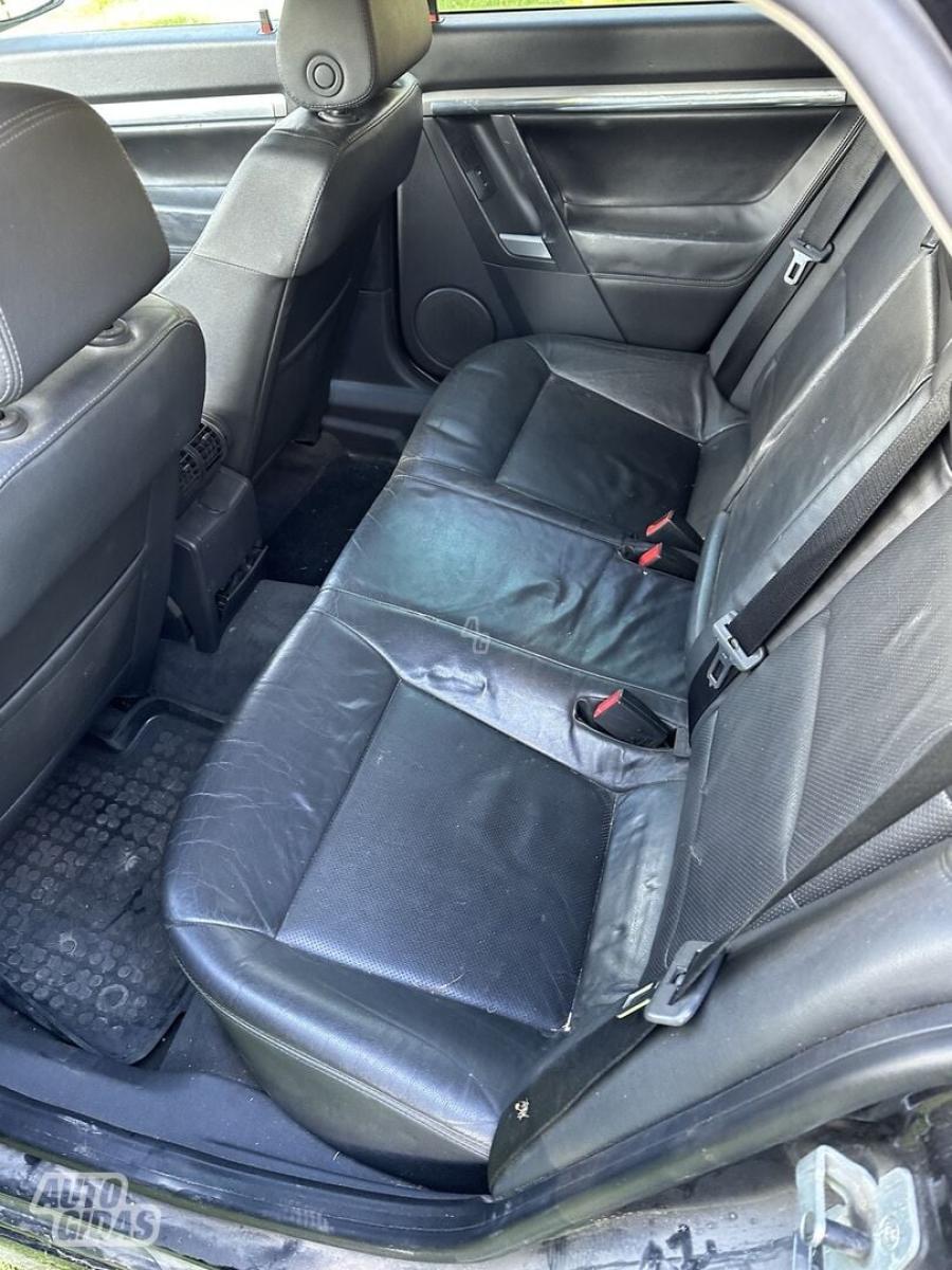 Black Opel Vectra 2005 in Kaunas, with an engine capacity of 1.90 L and mileage of 377 thousand km for 700 €, photo 3 on AUTOMOTO.COM.LV