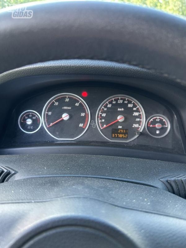 Black Opel Vectra 2005 in Kaunas, with an engine capacity of 1.90 L and mileage of 377 thousand km for 700 €, photo 5 on AUTOMOTO.COM.LV