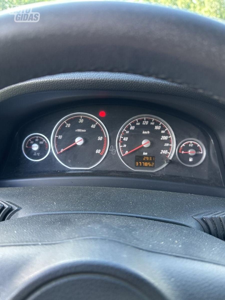 Black Opel Vectra 2005 in Kaunas, with an engine capacity of 1.90 L and mileage of 377 thousand km for 700 €, photo 6 on AUTOMOTO.COM.LV