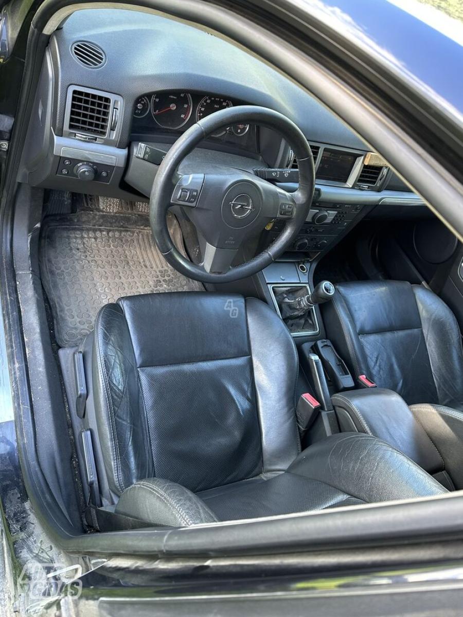 Black Opel Vectra 2005 in Kaunas, with an engine capacity of 1.90 L and mileage of 377 thousand km for 700 €, photo 7 on AUTOMOTO.COM.LV