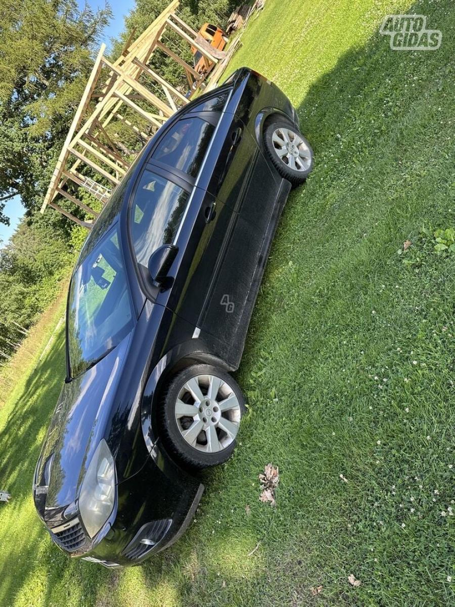 Black Opel Vectra 2005 in Kaunas, with an engine capacity of 1.90 L and mileage of 377 thousand km for 700 €, photo 8 on AUTOMOTO.COM.LV