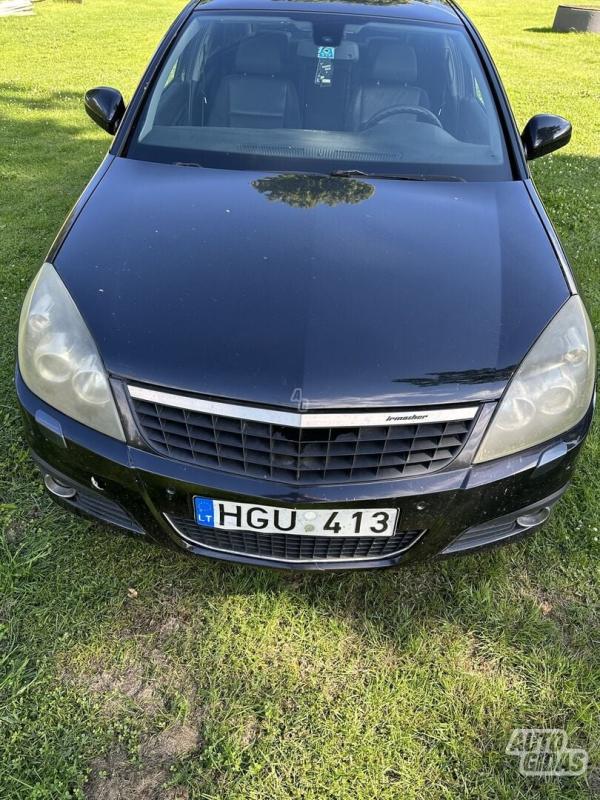 Black Opel Vectra 2005 in Kaunas, with an engine capacity of 1.90 L and mileage of 377 thousand km for 700 €, photo 9 on AUTOMOTO.COM.LV