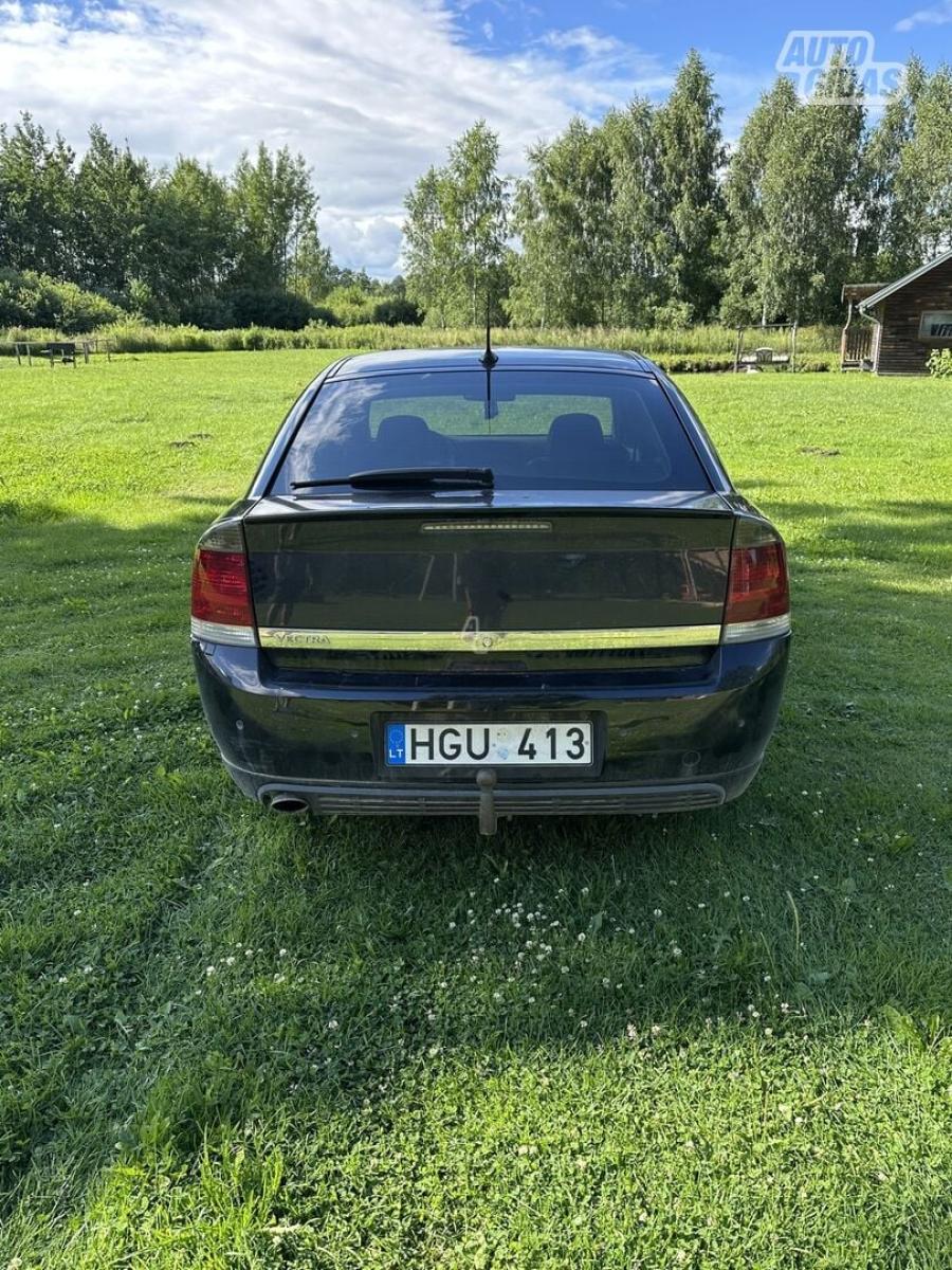 Black Opel Vectra 2005 in Kaunas, with an engine capacity of 1.90 L and mileage of 377 thousand km for 700 €, photo 12 on AUTOMOTO.COM.LV