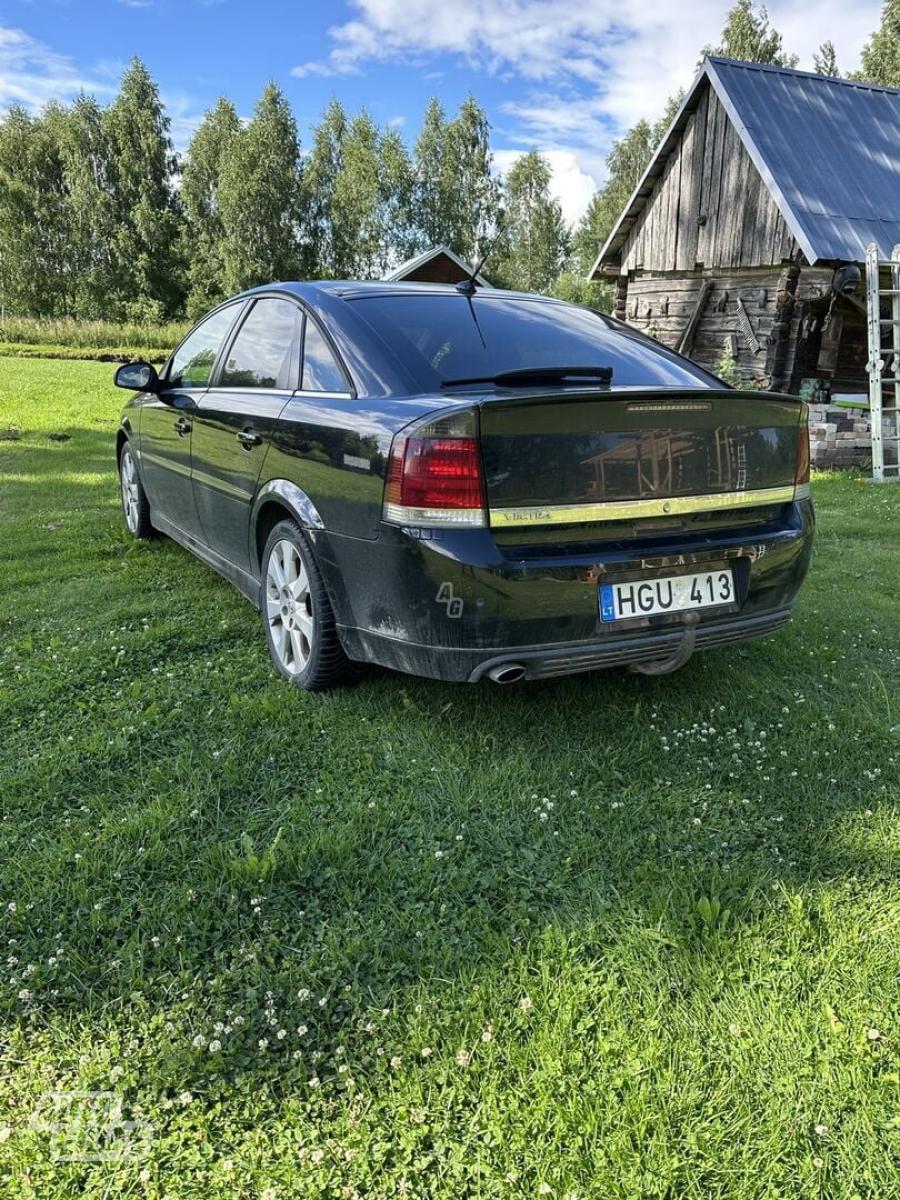 Black Opel Vectra 2005 in Kaunas, with an engine capacity of 1.90 L and mileage of 377 thousand km for 700 €, photo 13 on AUTOMOTO.COM.LV