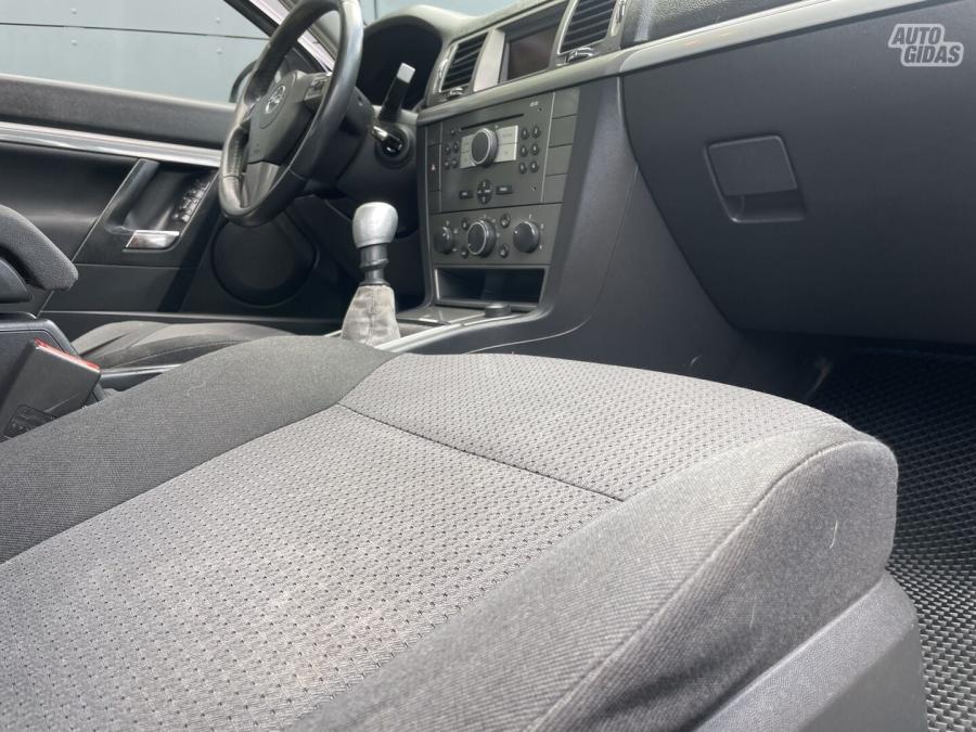Melns Opel Vectra 2006 Alīta, ar dzinēja tilpumu 1.90 L un nobraukumu 280 tūkst. km par 800 €, foto 19 vietnē AUTOMOTO.COM.LV