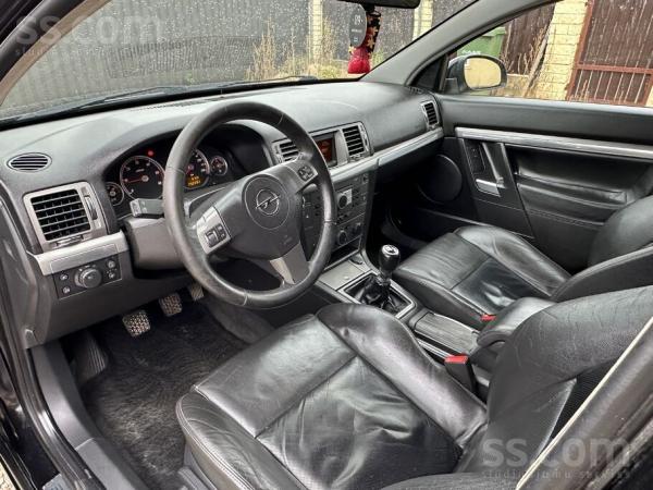Melns Opel Vectra 2006 Rēzekne, ar dzinēja tilpumu 1.90 L un nobraukumu 292 tūkst. km par 1650 €, foto 8 vietnē AUTOMOTO.COM.LV