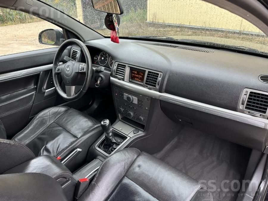 Melns Opel Vectra 2006 Rēzekne, ar dzinēja tilpumu 1.90 L un nobraukumu 292 tūkst. km par 1650 €, foto 10 vietnē AUTOMOTO.COM.LV