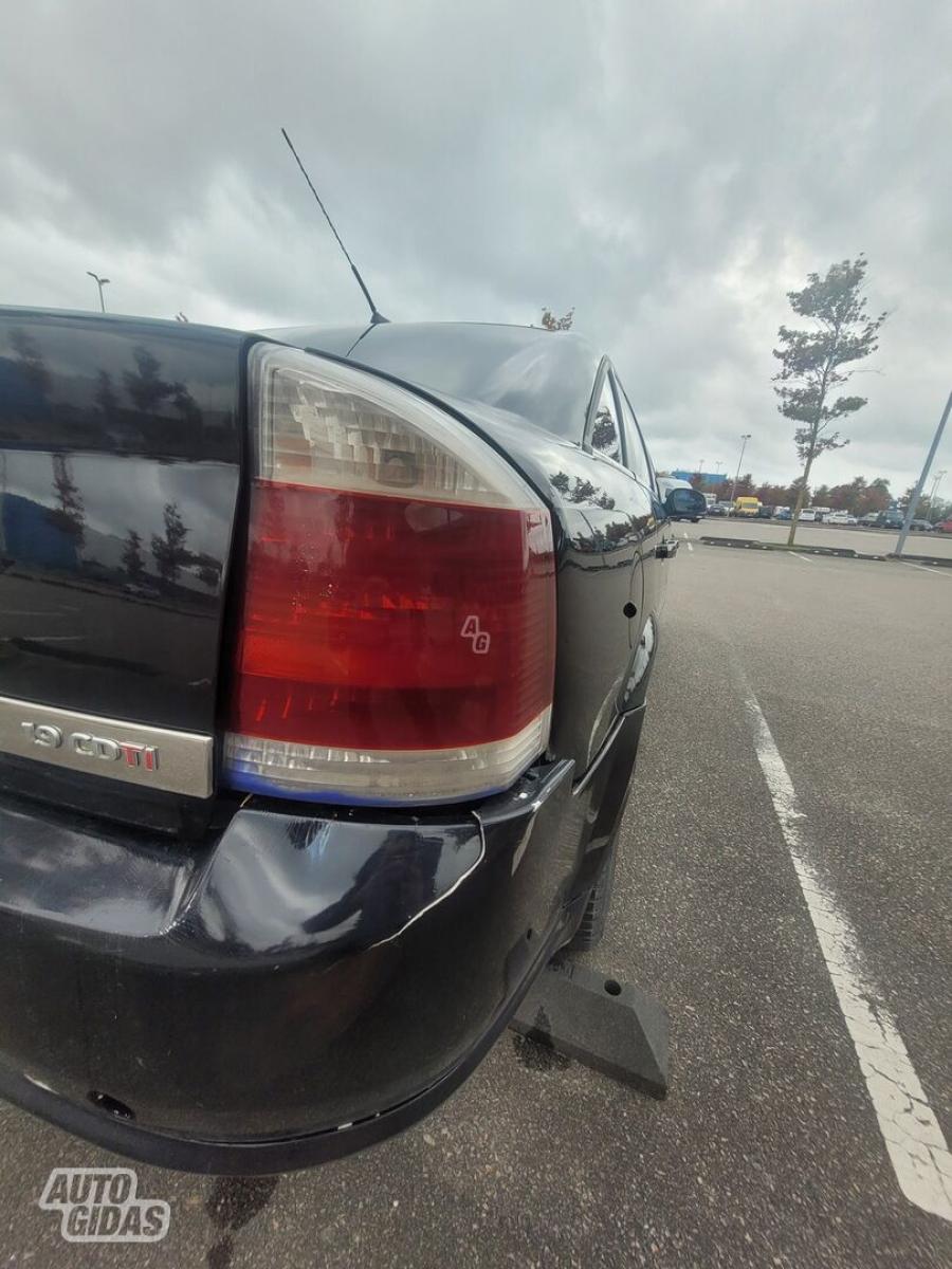 Melns Opel Vectra 2006 Klaipėda, ar dzinēja tilpumu 1.90 L un nobraukumu 370 tūkst. km par 1200 €, foto 9 vietnē AUTOMOTO.COM.LV