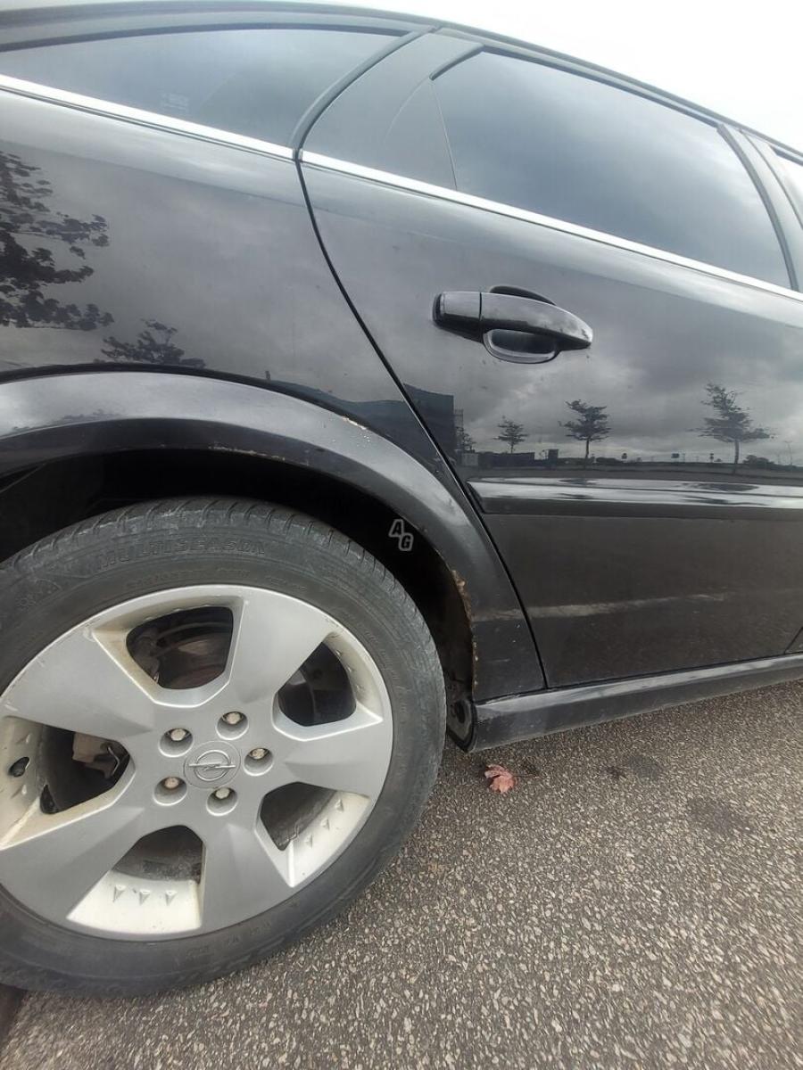 Melns Opel Vectra 2006 Klaipėda, ar dzinēja tilpumu 1.90 L un nobraukumu 370 tūkst. km par 1200 €, foto 10 vietnē AUTOMOTO.COM.LV
