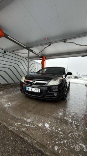 Black Opel Vectra 2007 in Marijampole, with an engine capacity of 1.91 L and mileage of 220 thousand km for 2500 €, photo 3 on AUTOMOTO.COM.LV