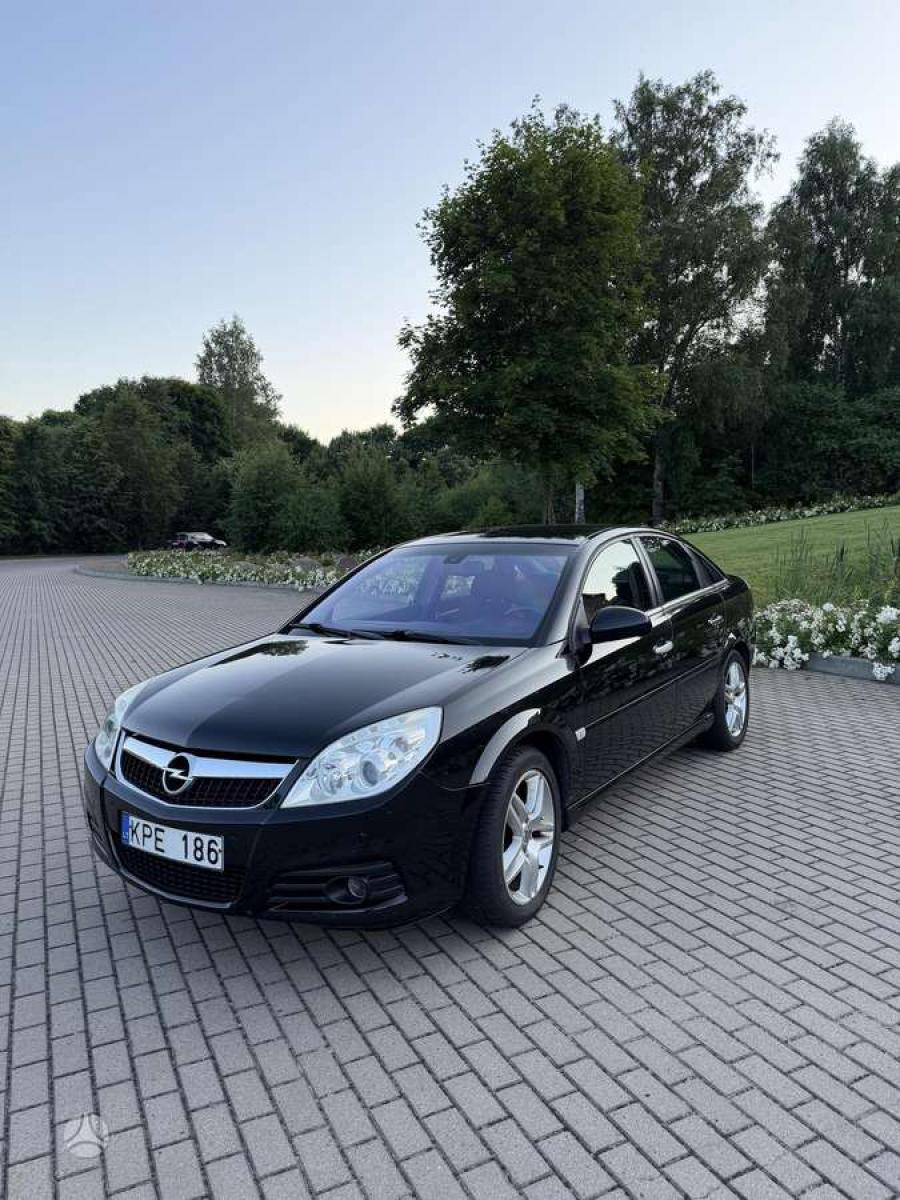 Black Opel Vectra 2007 in Vilnius, with an engine capacity of 1.91 L and mileage of 346 thousand km for 999 €, photo 1 on AUTOMOTO.COM.LV