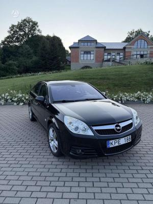 Black Opel Vectra 2007 in Vilnius, with an engine capacity of 1.91 L and mileage of 346 thousand km for 999 €, photo 5 on AUTOMOTO.COM.LV