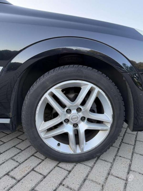 Black Opel Vectra 2007 in Vilnius, with an engine capacity of 1.91 L and mileage of 346 thousand km for 999 €, photo 5 on AUTOMOTO.COM.LV