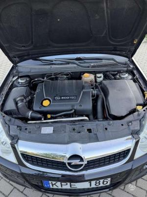 Black Opel Vectra 2007 in Vilnius, with an engine capacity of 1.91 L and mileage of 346 thousand km for 999 €, photo 7 on AUTOMOTO.COM.LV
