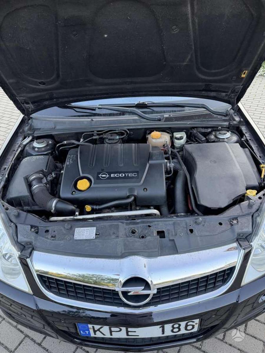 Black Opel Vectra 2007 in Vilnius, with an engine capacity of 1.91 L and mileage of 346 thousand km for 999 €, photo 7 on AUTOMOTO.COM.LV