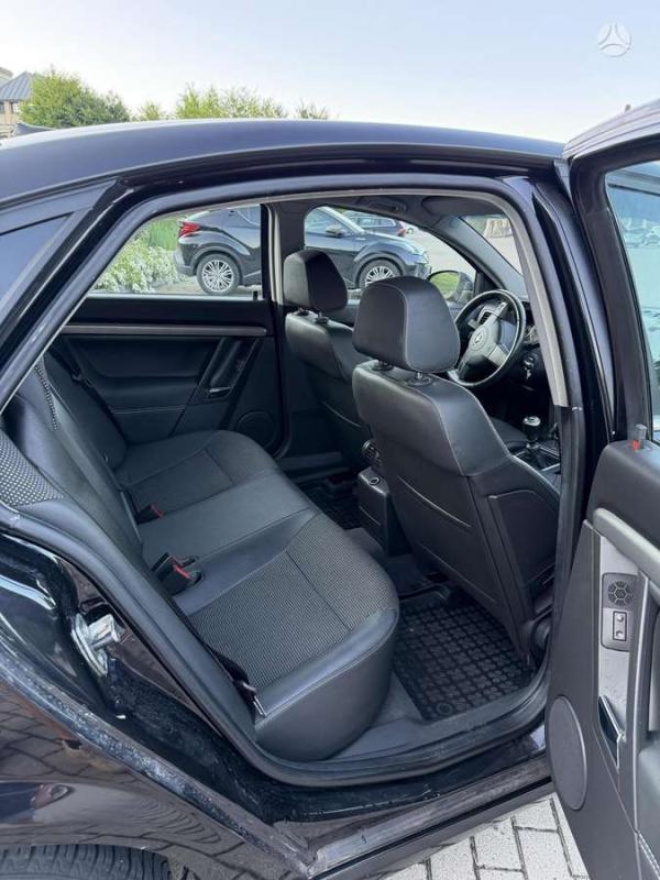 Black Opel Vectra 2007 in Vilnius, with an engine capacity of 1.91 L and mileage of 346 thousand km for 999 €, photo 8 on AUTOMOTO.COM.LV