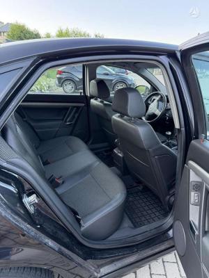 Black Opel Vectra 2007 in Vilnius, with an engine capacity of 1.91 L and mileage of 346 thousand km for 999 €, photo 9 on AUTOMOTO.COM.LV