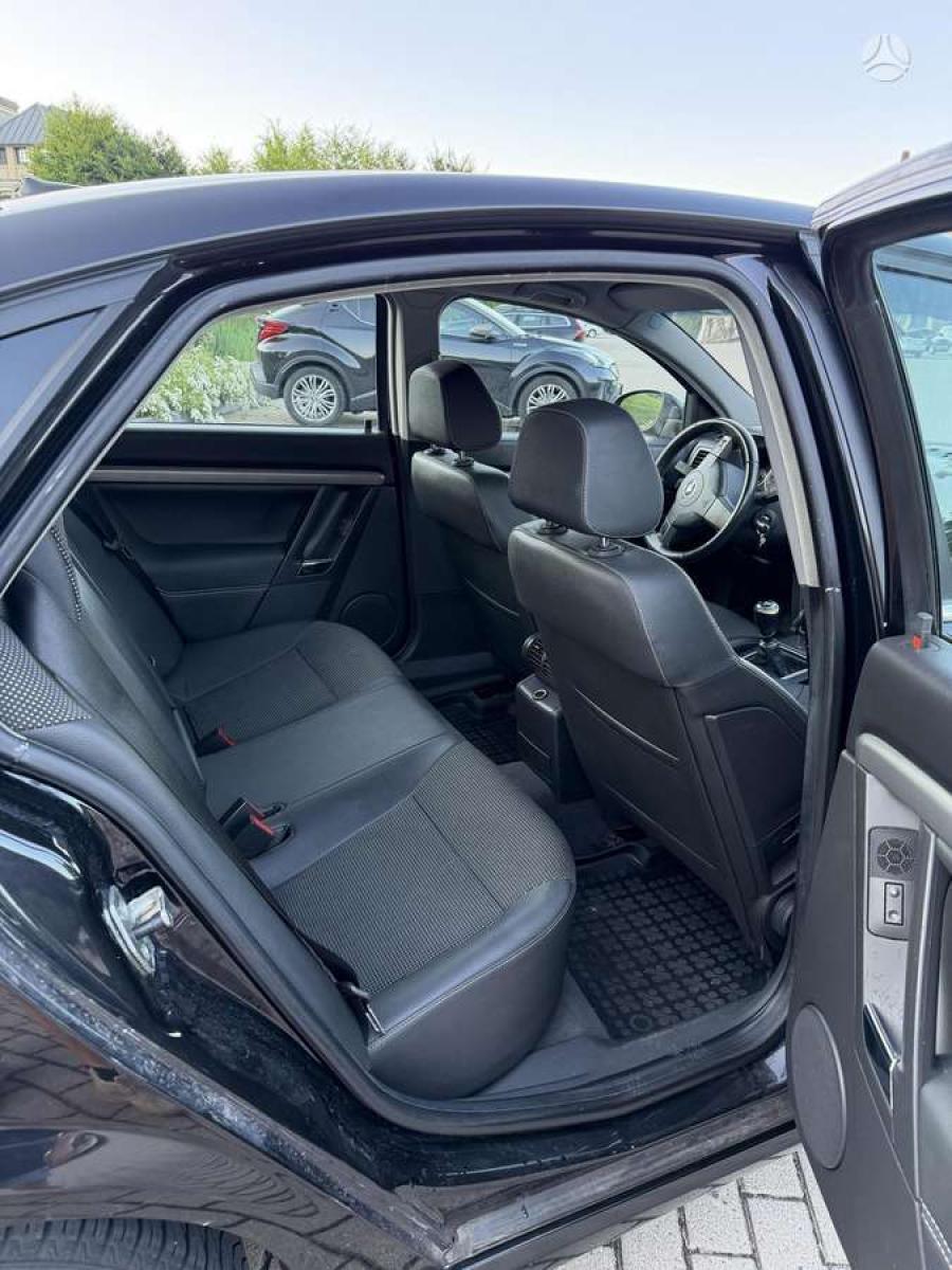 Black Opel Vectra 2007 in Vilnius, with an engine capacity of 1.91 L and mileage of 346 thousand km for 999 €, photo 9 on AUTOMOTO.COM.LV