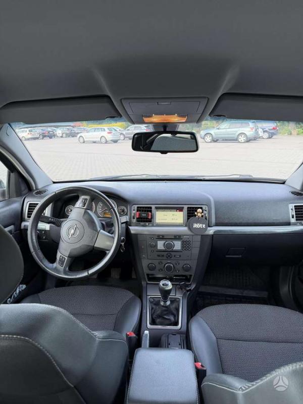 Black Opel Vectra 2007 in Vilnius, with an engine capacity of 1.91 L and mileage of 346 thousand km for 999 €, photo 9 on AUTOMOTO.COM.LV