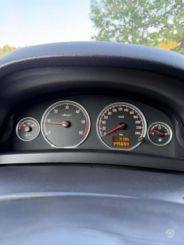 Black Opel Vectra 2007 in Vilnius, with an engine capacity of 1.91 L and mileage of 346 thousand km for 999 €, photo 10 on AUTOMOTO.COM.LV