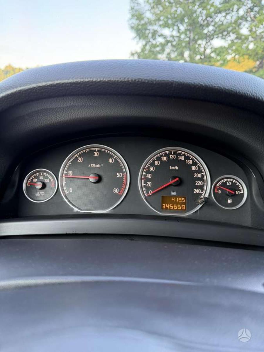Black Opel Vectra 2007 in Vilnius, with an engine capacity of 1.91 L and mileage of 346 thousand km for 999 €, photo 11 on AUTOMOTO.COM.LV