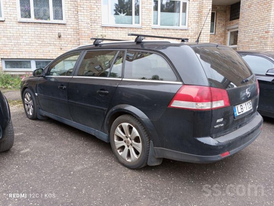 Black Opel Vectra 2008 in Riga, with an engine capacity of 1.90 L and mileage of 346 thousand km for 700 €, photo 1 on AUTOMOTO.COM.LV