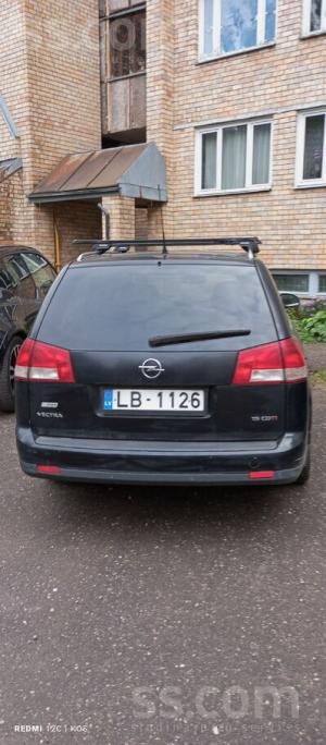 Black Opel Vectra 2008 in Riga, with an engine capacity of 1.90 L and mileage of 346 thousand km for 700 €, photo 4 on AUTOMOTO.COM.LV