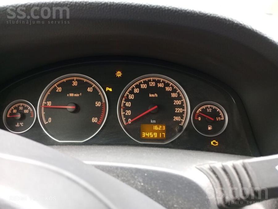 Black Opel Vectra 2008 in Riga, with an engine capacity of 1.90 L and mileage of 346 thousand km for 700 €, photo 5 on AUTOMOTO.COM.LV