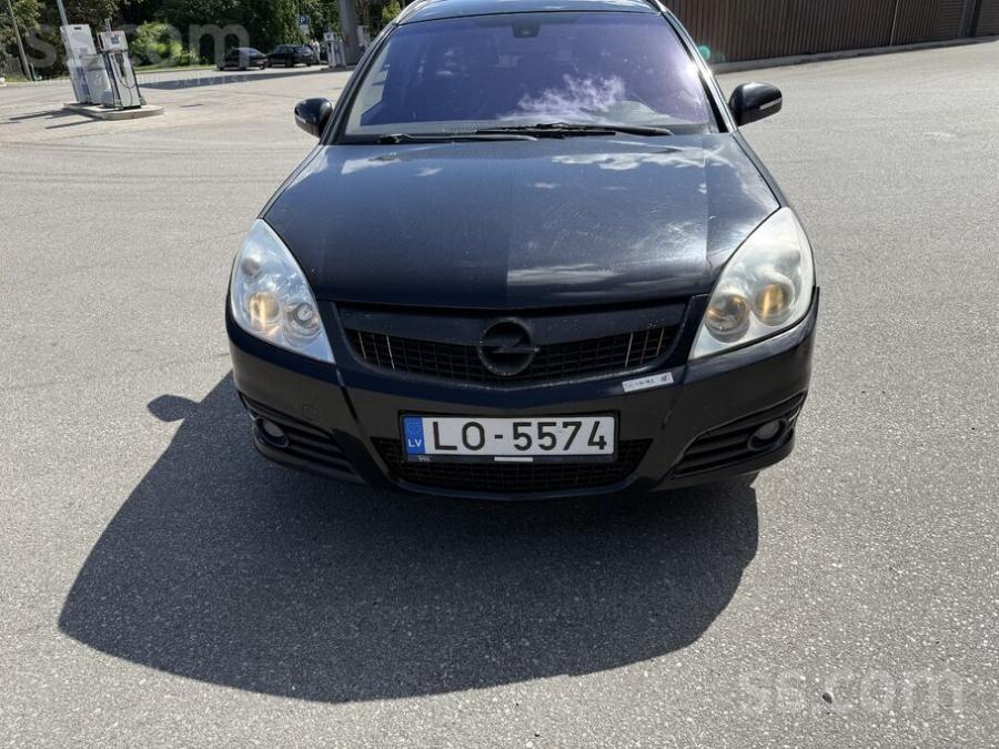 Black Opel Vectra 2008 in Riga, with an engine capacity of 1.90 L and mileage of 290 thousand km for 1450 €, photo 3 on AUTOMOTO.COM.LV