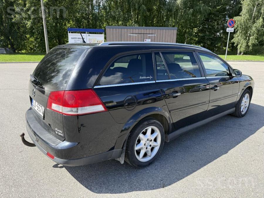 Black Opel Vectra 2008 in Riga, with an engine capacity of 1.90 L and mileage of 290 thousand km for 1450 €, photo 9 on AUTOMOTO.COM.LV