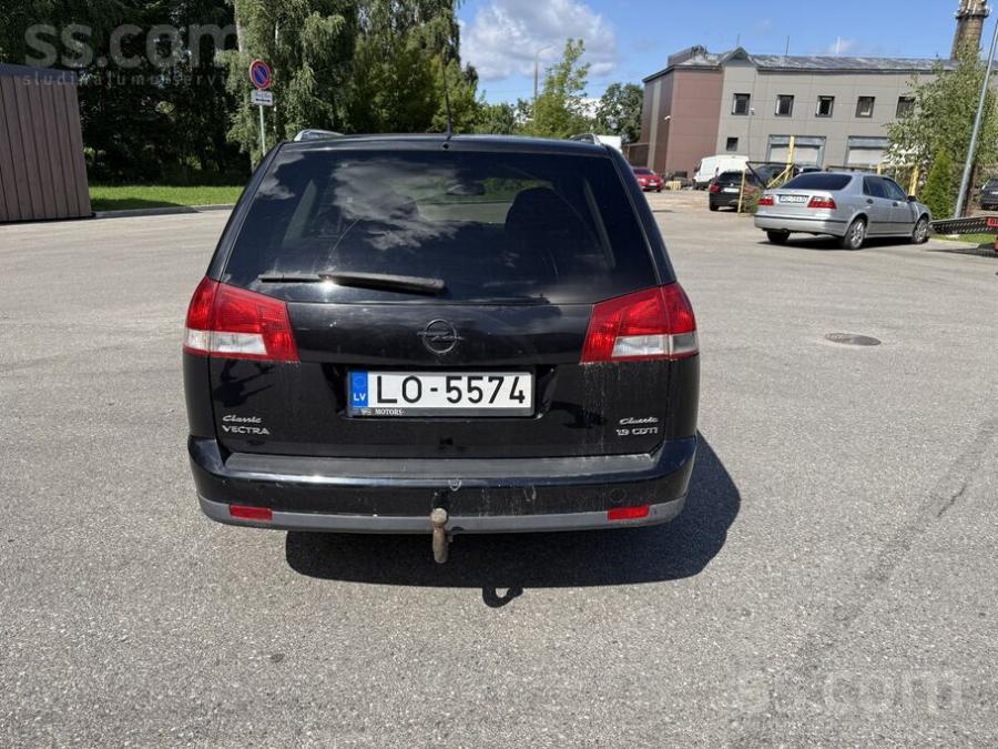 Black Opel Vectra 2008 in Riga, with an engine capacity of 1.90 L and mileage of 290 thousand km for 1450 €, photo 10 on AUTOMOTO.COM.LV