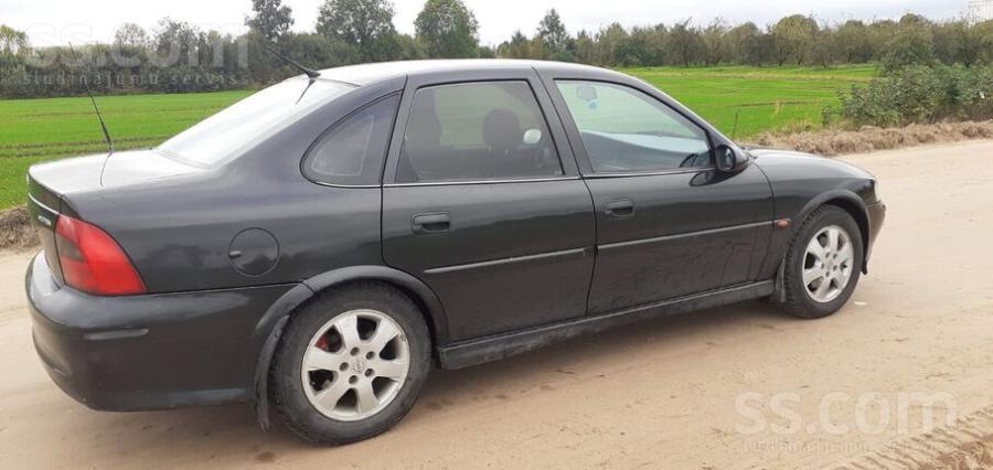 Melns Opel Vectra 2001 Jēkabpils, ar dzinēja tilpumu 1.60 L un nobraukumu 251 tūkst. km par 400 €, foto 4 vietnē AUTOMOTO.COM.LV