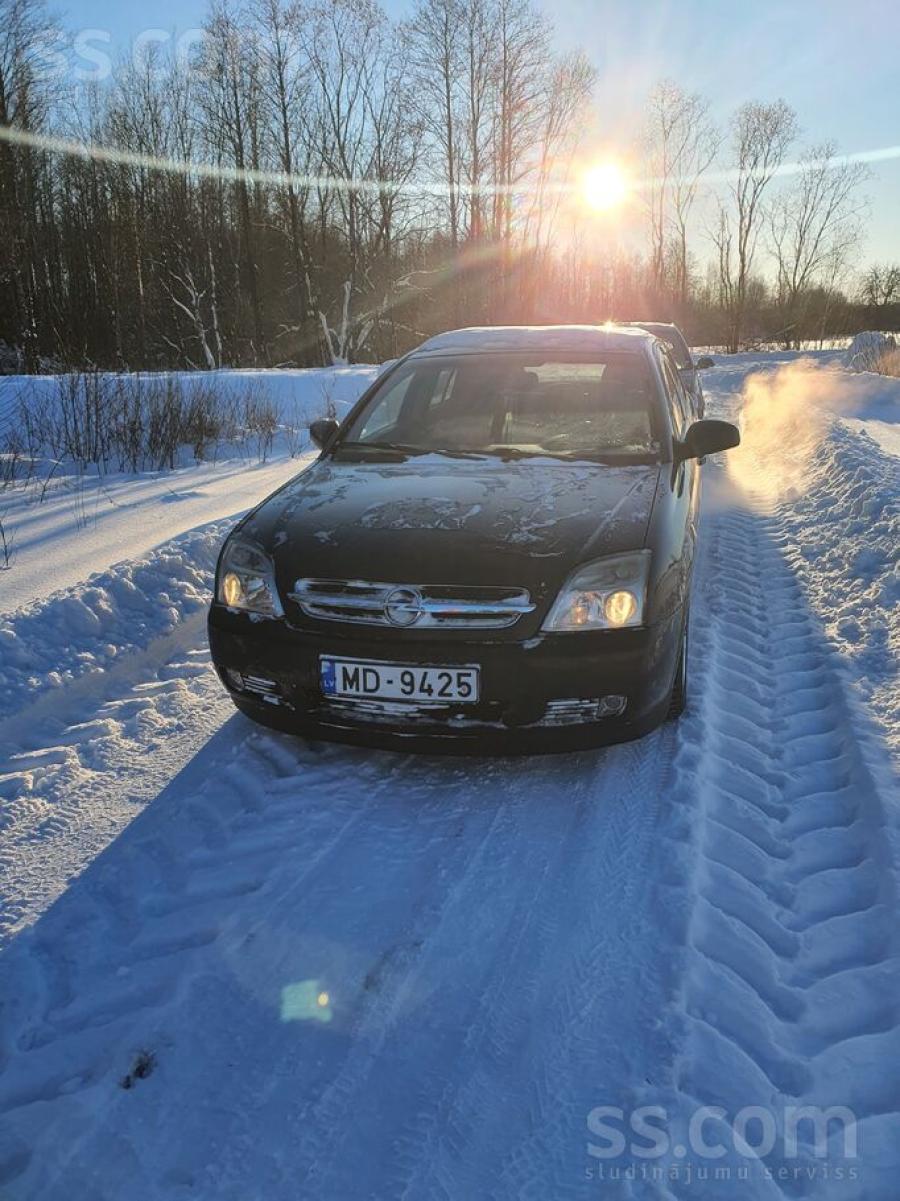 Melns Opel Vectra 2002 Daugavpils, ar dzinēja tilpumu 2.20 L un nobraukumu 318 tūkst. km par 800 €, foto 1 vietnē AUTOMOTO.COM.LV