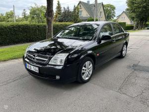 Black Opel Vectra 2002 in Mazeikiai, with an engine capacity of 1.80 L and mileage of 260 thousand km for 1300 €, photo 3 on AUTOMOTO.COM.LV