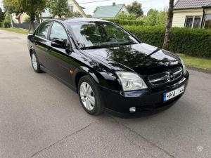 Black Opel Vectra 2002 in Mazeikiai, with an engine capacity of 1.80 L and mileage of 260 thousand km for 1300 €, photo 5 on AUTOMOTO.COM.LV