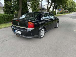 Black Opel Vectra 2002 in Mazeikiai, with an engine capacity of 1.80 L and mileage of 260 thousand km for 1300 €, photo 6 on AUTOMOTO.COM.LV