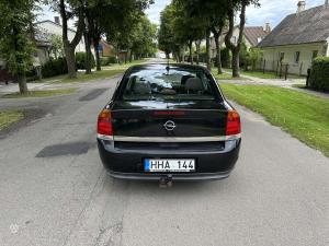 Black Opel Vectra 2002 in Mazeikiai, with an engine capacity of 1.80 L and mileage of 260 thousand km for 1300 €, photo 7 on AUTOMOTO.COM.LV
