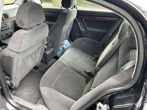 Black Opel Vectra 2002 in Mazeikiai, with an engine capacity of 1.80 L and mileage of 260 thousand km for 1300 €, photo 9 on AUTOMOTO.COM.LV