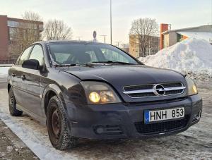 Black Opel Vectra 2003 in Vilnius, with an engine capacity of 2.17 L and mileage of 210 thousand km for 350 €, photo 2 on AUTOMOTO.COM.LV