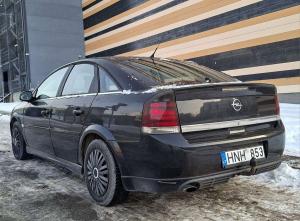 Black Opel Vectra 2003 in Vilnius, with an engine capacity of 2.17 L and mileage of 210 thousand km for 350 €, photo 3 on AUTOMOTO.COM.LV