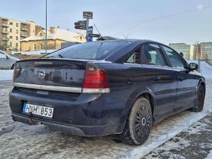 Black Opel Vectra 2003 in Vilnius, with an engine capacity of 2.17 L and mileage of 210 thousand km for 350 €, photo 4 on AUTOMOTO.COM.LV