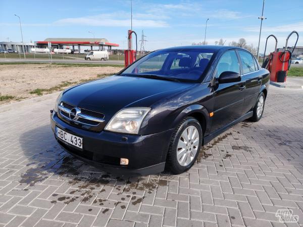 Black Opel Vectra 2003 in Mazeikiai, with an engine capacity of 2.00 L and mileage of 289 thousand km for 790 €, photo 1 on AUTOMOTO.COM.LV
