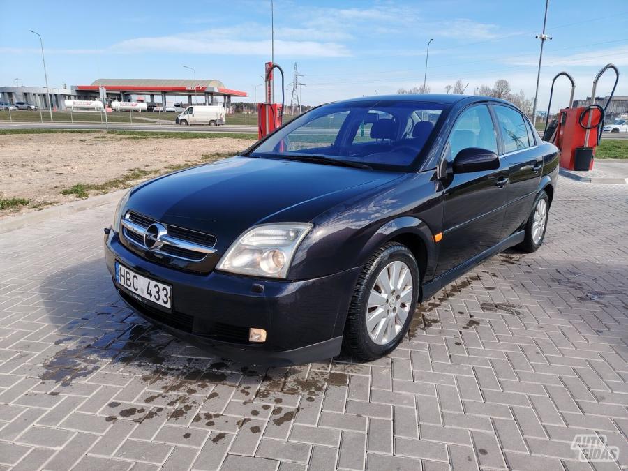 Black Opel Vectra 2003 in Mazeikiai, with an engine capacity of 2.00 L and mileage of 289 thousand km for 790 €, photo 1 on AUTOMOTO.COM.LV
