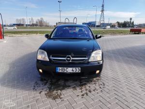 Black Opel Vectra 2003 in Mazeikiai, with an engine capacity of 2.00 L and mileage of 289 thousand km for 790 €, photo 3 on AUTOMOTO.COM.LV