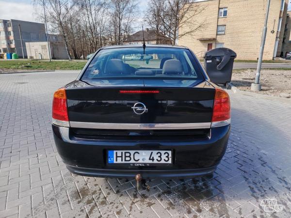 Black Opel Vectra 2003 in Mazeikiai, with an engine capacity of 2.00 L and mileage of 289 thousand km for 790 €, photo 6 on AUTOMOTO.COM.LV