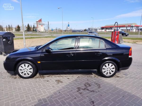 Black Opel Vectra 2003 in Mazeikiai, with an engine capacity of 2.00 L and mileage of 289 thousand km for 790 €, photo 8 on AUTOMOTO.COM.LV