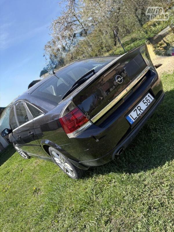 Black Opel Vectra 2003 in Alytus, with an engine capacity of 2.20 L and mileage of 1 thousand km for 500 €, photo 4 on AUTOMOTO.COM.LV