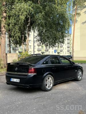 Black Opel Vectra 2003 in Riga, with an engine capacity of 2.20 L and mileage of 300 thousand km for 1200 €, photo 4 on AUTOMOTO.COM.LV