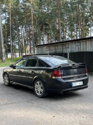 Black Opel Vectra 2003 in Riga, with an engine capacity of 2.20 L and mileage of 300 thousand km for 1200 €, photo 5 on AUTOMOTO.COM.LV